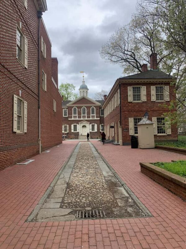 Philadelphia Old City: Arabic-Speaking Walking Tour - The Betsy Ross House Courtyard