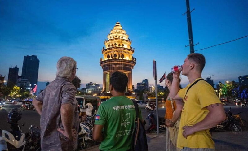 Phnom Penh: Evening City Tour by Tuk Tuk with 1 Dinner - Key Points
