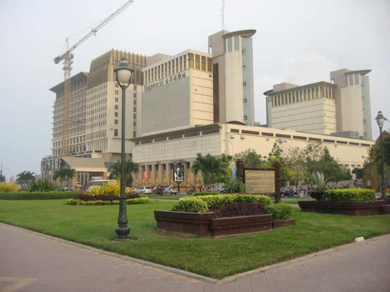 Phnom Penh: Instagram Day Tour - Starting the Day: Hotel Pickup and First Sights
