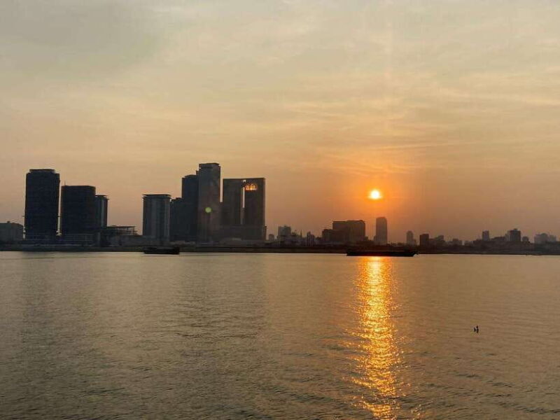 Phnom Penh: Mekong River Sunset Cruise with free flow drink - In-Depth Look at the Experience