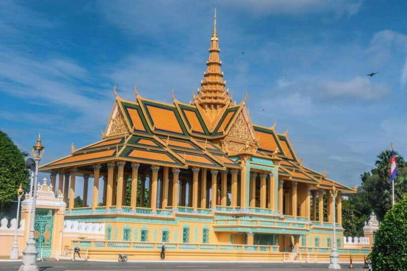 Phnom Penh: Mekong River Sunset Cruise with free flow drink - The Sum Up