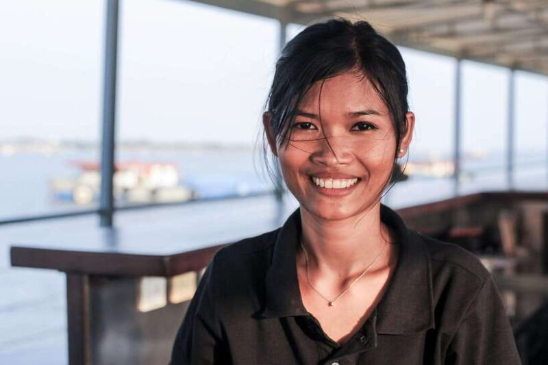 Phnom Penh: Mekong Sunset Dinner Cruise with Live Music - Key Points