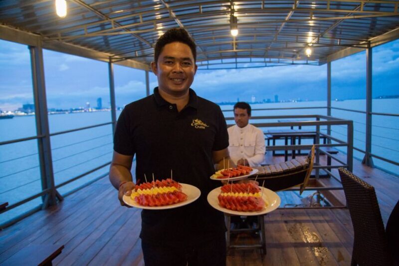 Phnom Penh: Mekong Sunset Dinner Cruise with Live Music - Who Should Consider This Cruise?