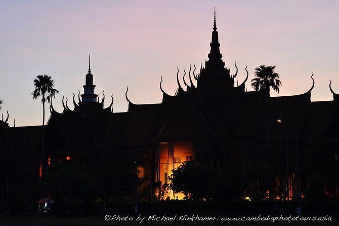 Phnom Penh Night Photo walk with Cambodia Photo Tours - Key Points