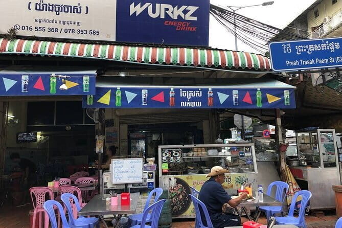 Phnom Penh Night Tuk Tuk Adventure and Local Food Tasting Tour - The Itinerary in Detail: What to Expect on the Night Tour