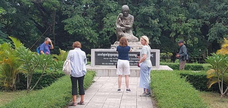 Phnom Penh: Private Guided Sightseeing Day Tour - Practical Considerations