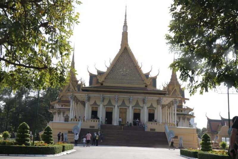 Phnom Penh Private Tour Local English Guides Driver - Key Points