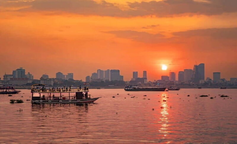 Phnom Penh: Sunset Cruise & Evening City Tour by Tuk Tuk - Exploring Phnom Penh: What You Can Expect