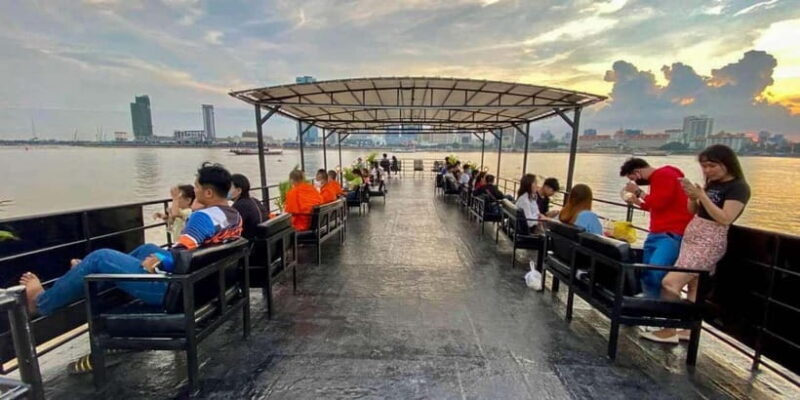 Phnom Penh: Sunset Cruise with Beer and BBQ - Why This Cruise Works