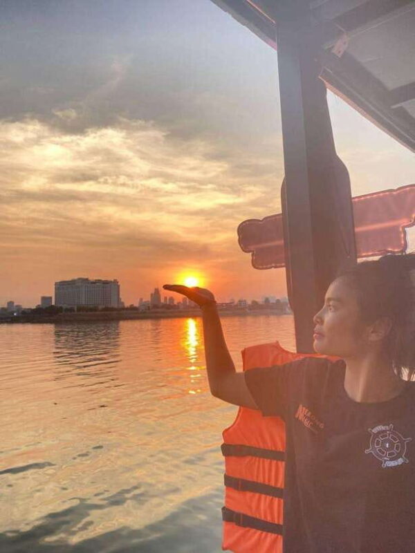 Phnom Penh: Sunset Cruise with Unlimited Beers & BBQ Buffet - A Deeper Look at the Experience