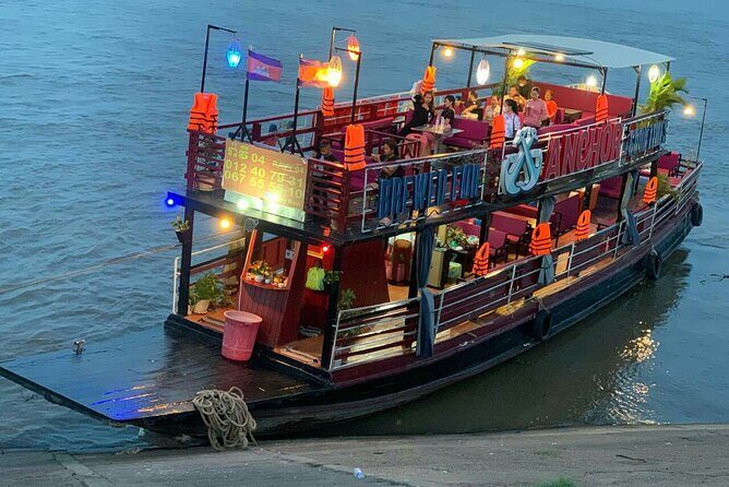 Phnom Penh to Siem Reap Cruise/road tour or Siem Reap/Phnom Penh - Food and Beverage Experience