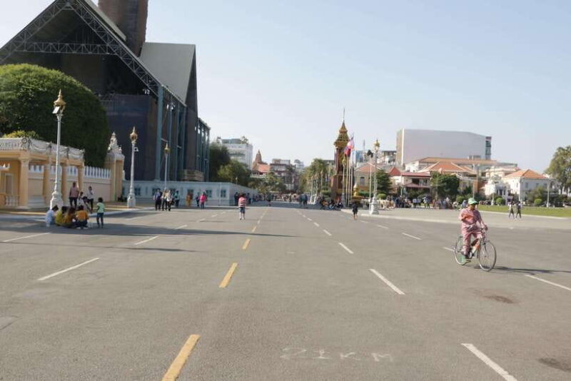 Phnom Penh Tour with English Tuk Tuk Driver - Authenticity and Experience: What to Expect from the Tour