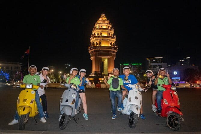 Phnom Penh Vespa City Tour and Sunset Boat with drinks - Key Points