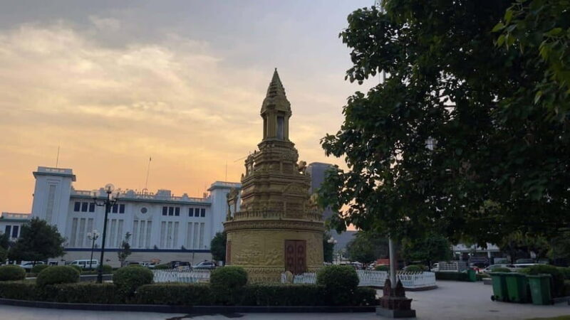 Phnom Phnom: Local Market & Culture Walking of City Tour - The Itinerary: A Detailed Walkthrough