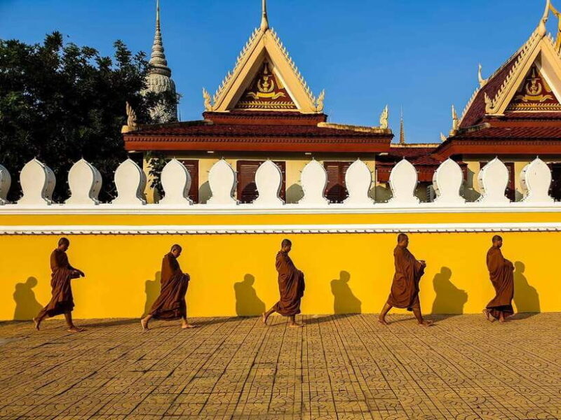 PhnomPenh: Explore Non Local Experience Life of City Tour - Key Points