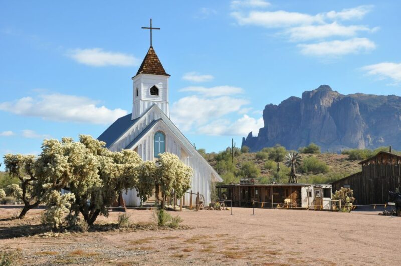 Phoenix/Scottsdale: Apache Trail Tour & Canyon Lake Cruise - Canyon Lake Cruise: A Relaxing 90-Minute Steamboat Ride