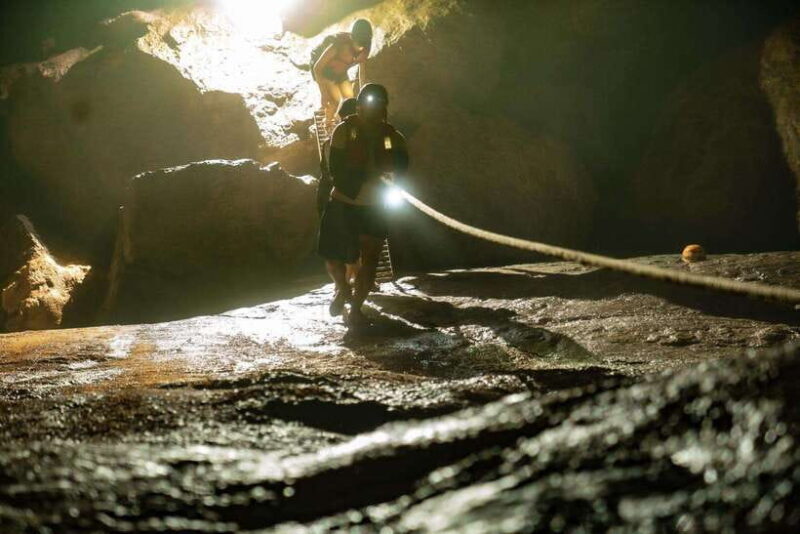 Phong Nha: Phong Nha Cave Expedition 4.5 km by Kayak - Key Points