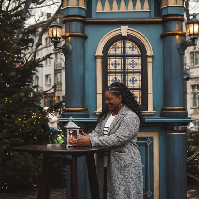 Photo shoot at the Cologne Christmas market with a local photographer - Key Points