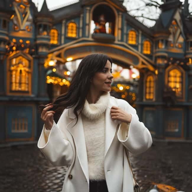 Photo shoot at the Cologne Christmas market with a local photographer - What to Expect from Your Photo Session