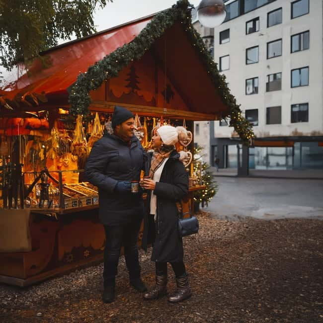Photo shoot at the Cologne Christmas market with a local photographer - The Value of Professional Photos in a Christmas Market
