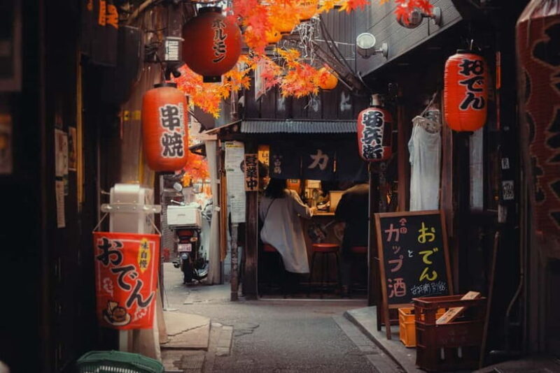 Photo Walk through SHINJUKU, TOKYO - Group Size and Atmosphere