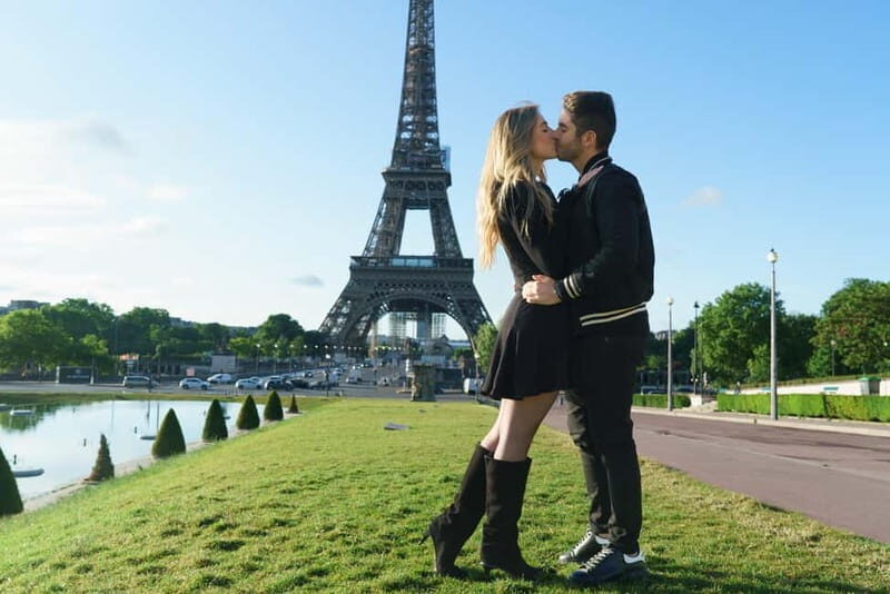 Photographer in Paris: Eiffel Tower and the most beautiful spots for a photo shoot - Who Will Love This?