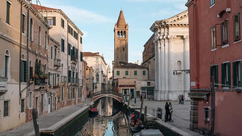 Photography Walk with your phone! Venice hidden gems - The Sum Up