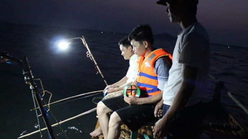 Phu Quoc: Sunset and Night Squid Fishing Boat Tour - Authentic Flavors and Cultural Touches