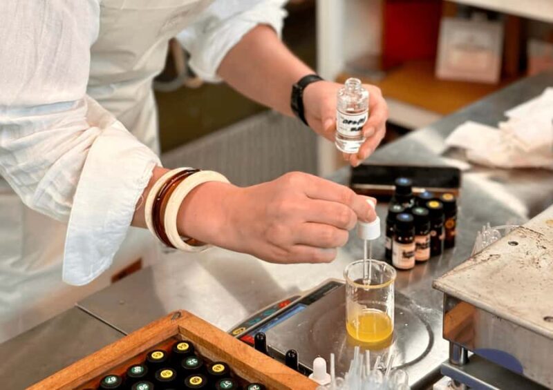 Phuket: Aroma Diffuser Making Workshop with Natural Scents - An Introduction to the Experience