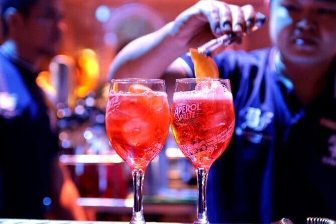 Phuket Pub Crawl with Guide - Key Points