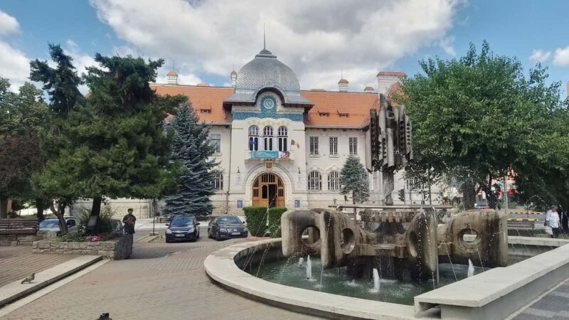 Piatra Neam: Guided tours of the Moldavian Pearl of Romania - Cultural and Natural Highlights