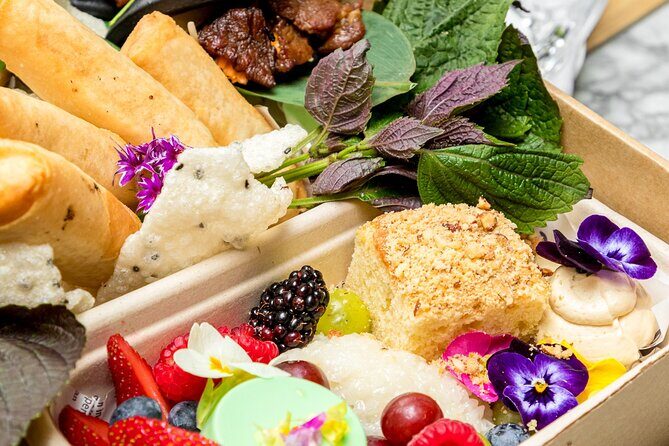 Picnic in the Royal Botanic Gardens for 2 - An Overview of the Experience