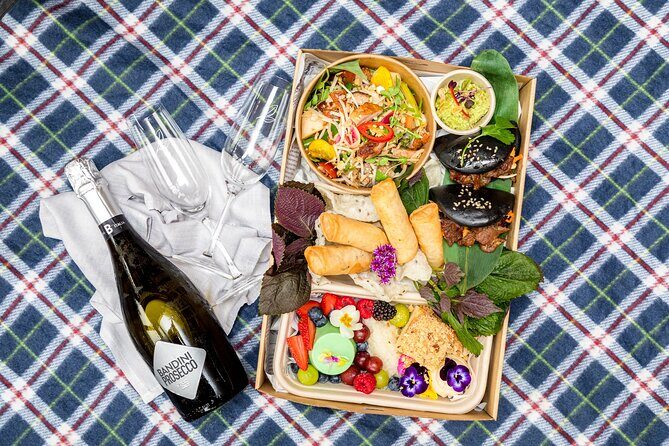 Picnic in the Royal Botanic Gardens for 2 - The Value of This Experience