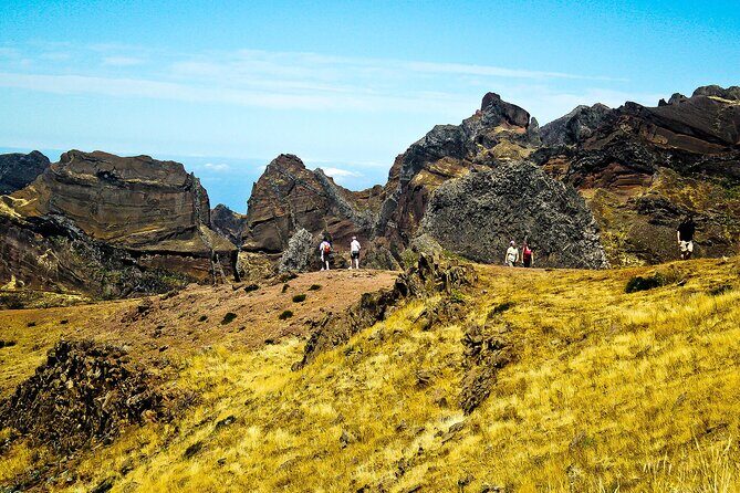 Pico do Arieiro - Pico Ruivo - Achada do Teixeira Walk - An In-Depth Look at the Pico do Arieiro to Pico Ruivo Hike