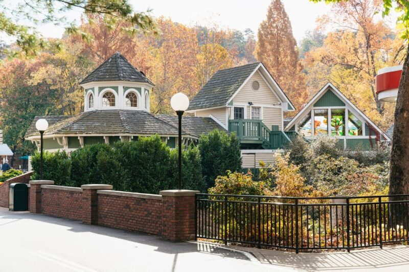 Pigeon Forge: Dollywood & Splash Country Combo Ticket - FAQ