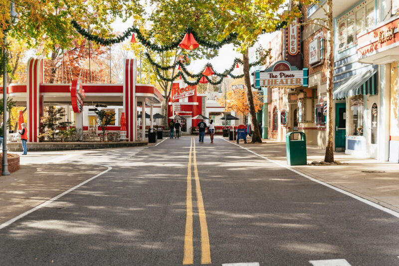 Pigeon Forge: Dollywood Theme Park Entry Ticket - FAQ