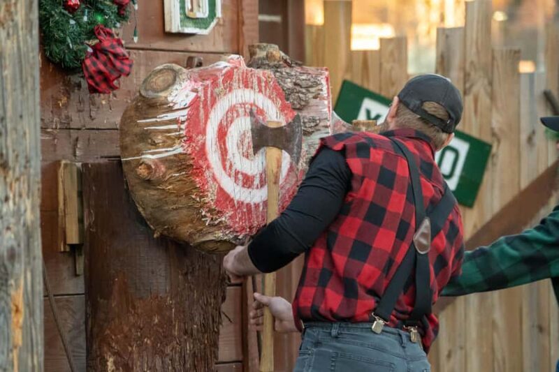 Pigeon Forge: Paula Deen's Lumberjack Christmas Supper Show - Accessibility and Practical Information