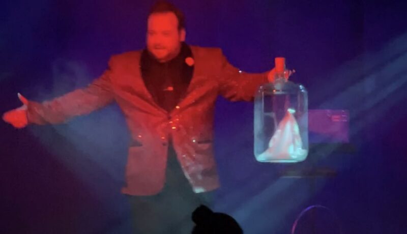 Pigeon Forge: Steven Best's Unbelievable Magic Show - Introduction