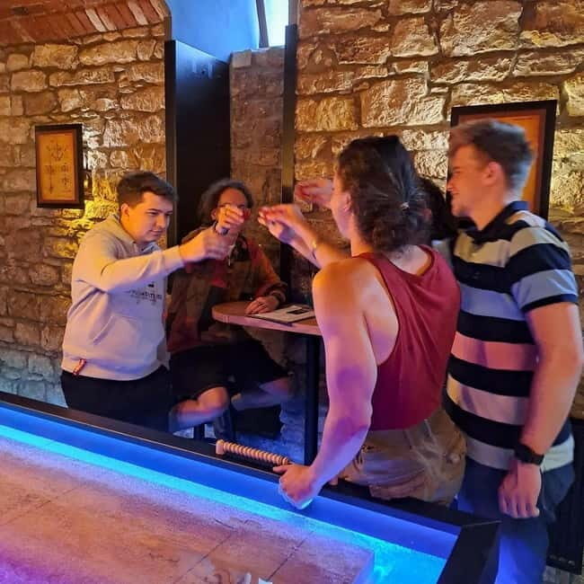 Ping pong or shuffleboard for up to 6 players - Key Points