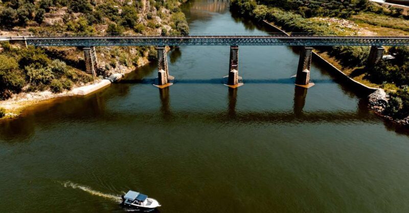 Pinhão: Douro River Boat Tour with Lunch - Key Points