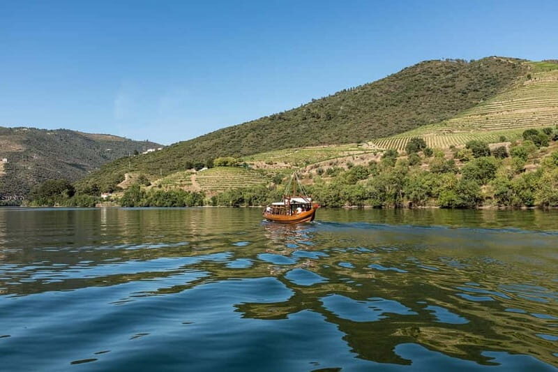 Pinhão: Rabelo Boat Cruise with a Port Tasting at a Winery - The Land Stop: Walk to Quinta das Carvalhas