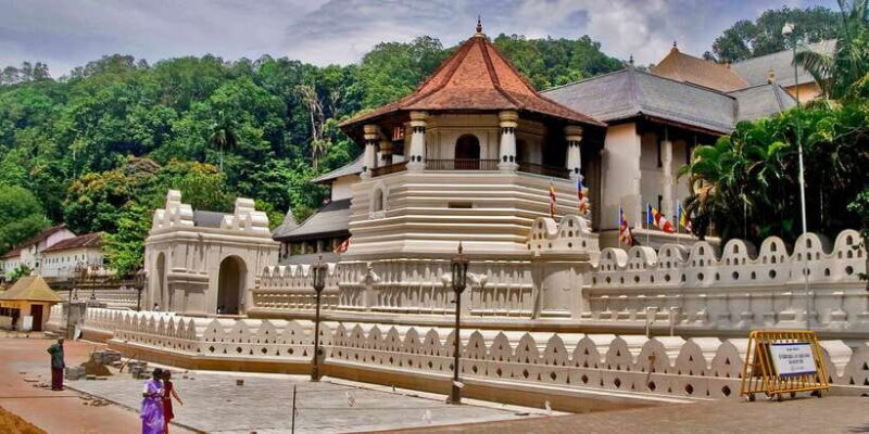 Pinnawala & Kandy Day Tour from Negombo - Exploring Kandy: The City of Culture and Beauty