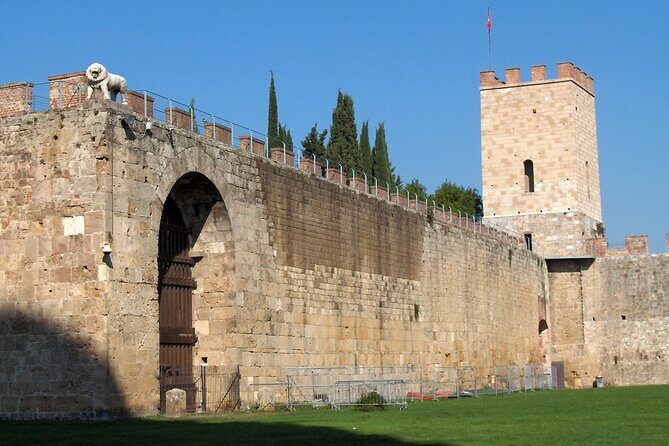 Pisa, Lucca and wine experience Private Shore Excursion from La Spezia port - Strolling through Lucca: A Hidden Gem Full of Character