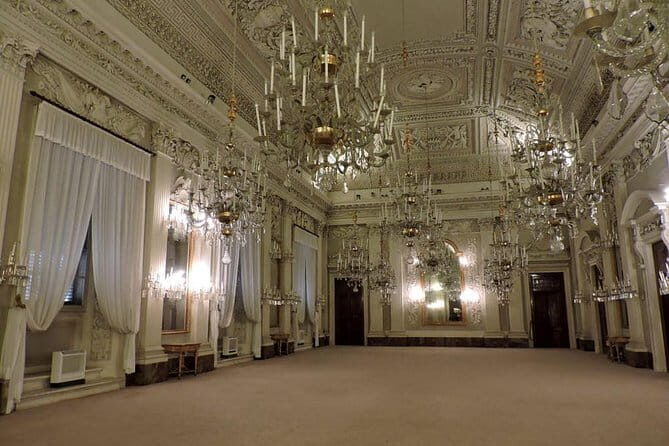Pitti Palace - Private Tour At Galleria Palatina Incl. Tkts To Boboli Gardens - Key Points