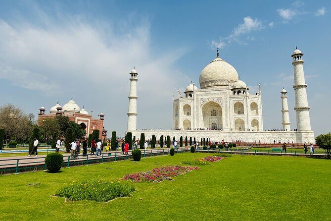 Platinum Luxury Agra Tour Taj Mahal, Agra Fort from Delhi by Car - The Journey Begins: From Delhi to Agra in Style