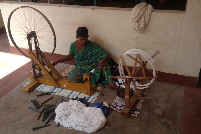 Pochampally saree weaving tour from Hyderabad in private car with guide & lunch - Key Points