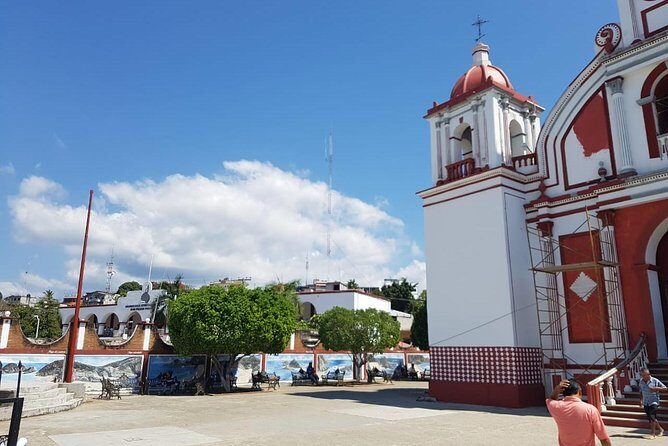 Pochutla Market, authentic day. HT - FAQs