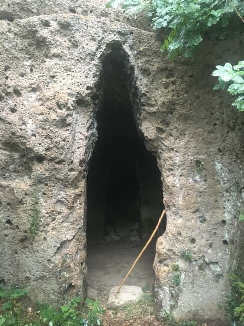 Poggio Buco: the missing necropolis - Authentic Scenery and Local Flavors
