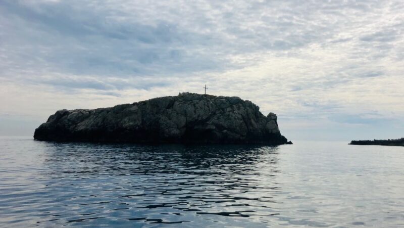 Polignano a Mare: Boat Trip, Swim & Cave with Aperitif - FAQs