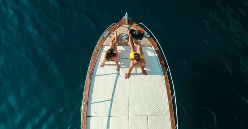 Polignano: Exclusive 2-hour boat ride with aperitif - The Real Magic of the Coast